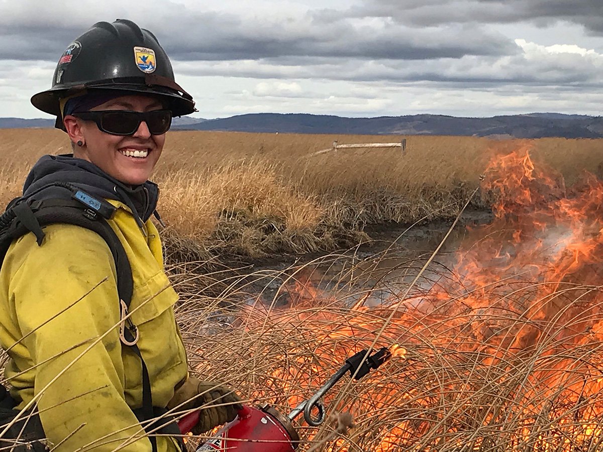 USFWS Firefighter | FWS.gov