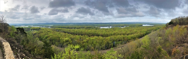Mississippi River in Pool 11 | FWS.gov