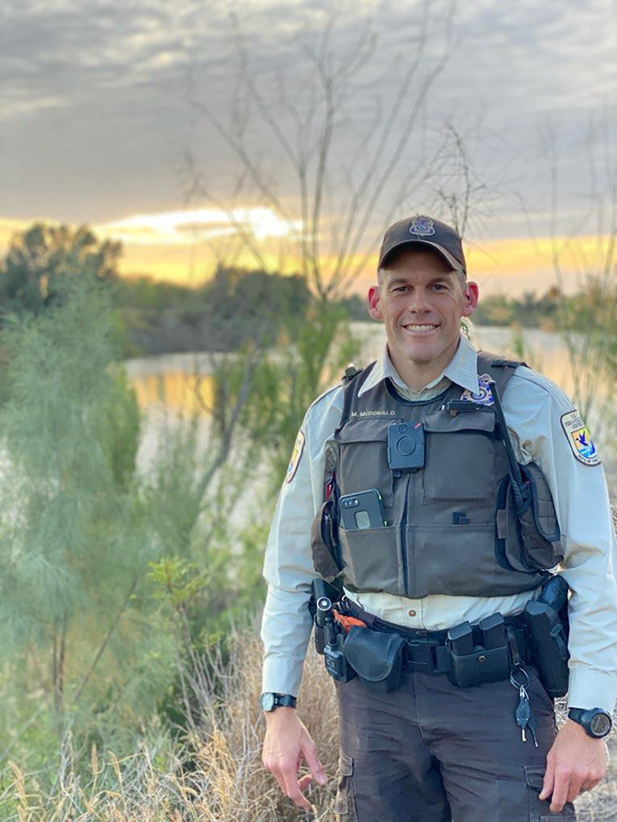 Federal Wildlife Officer along the Rio Grande River | FWS.gov