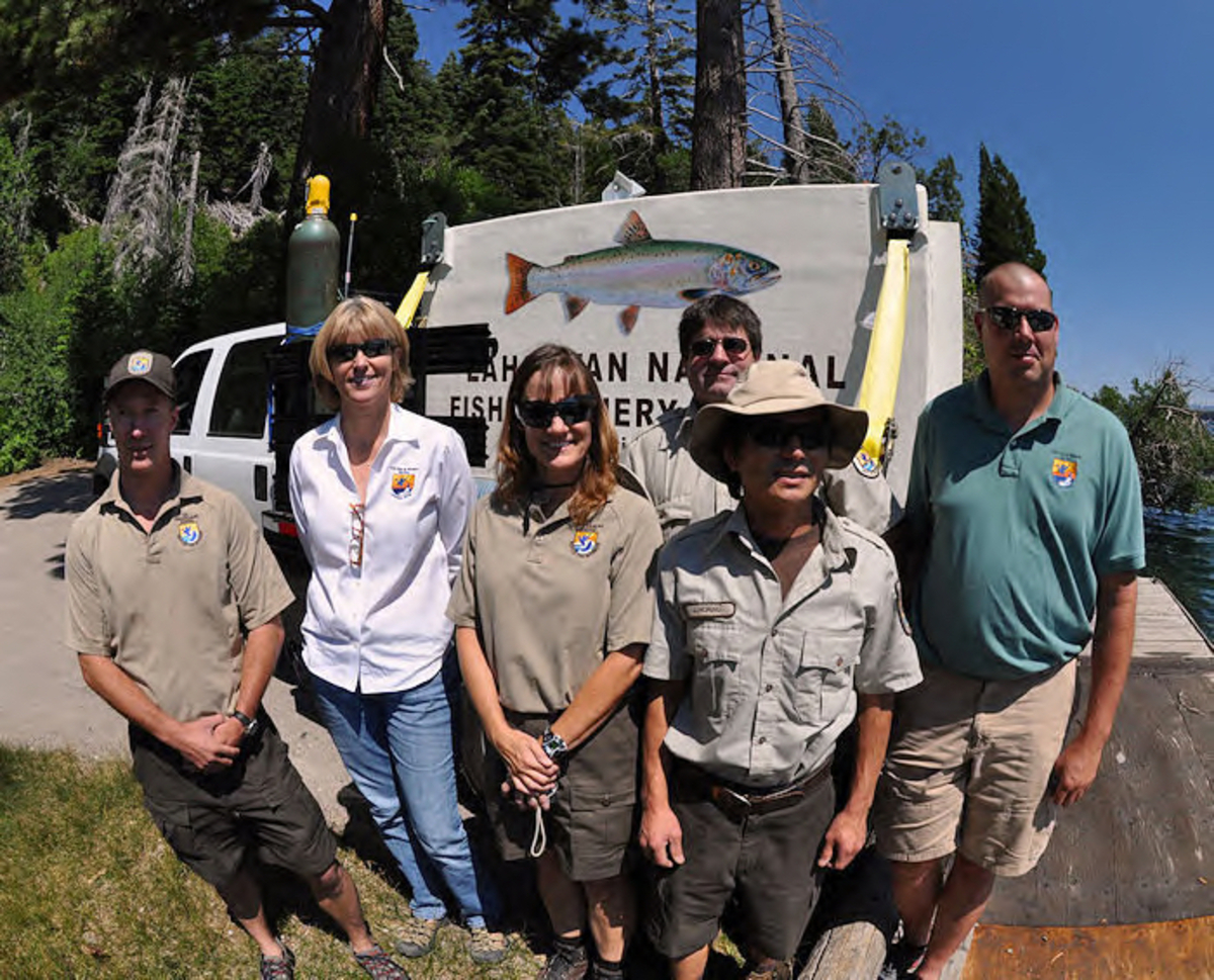 Lahontan National Fish Hatchery staff with cutthroat trout | FWS.gov