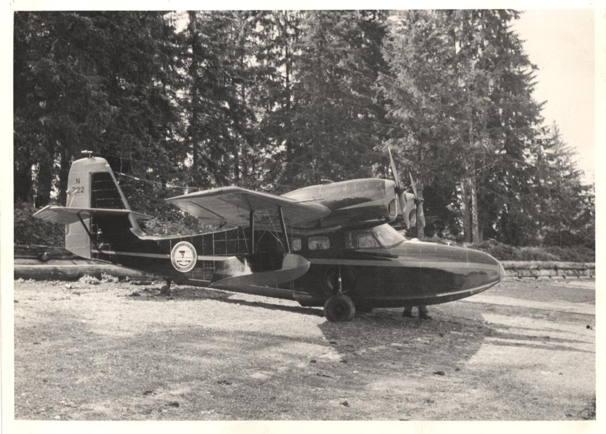 Grumman Widgeon N722 on Beach | FWS.gov