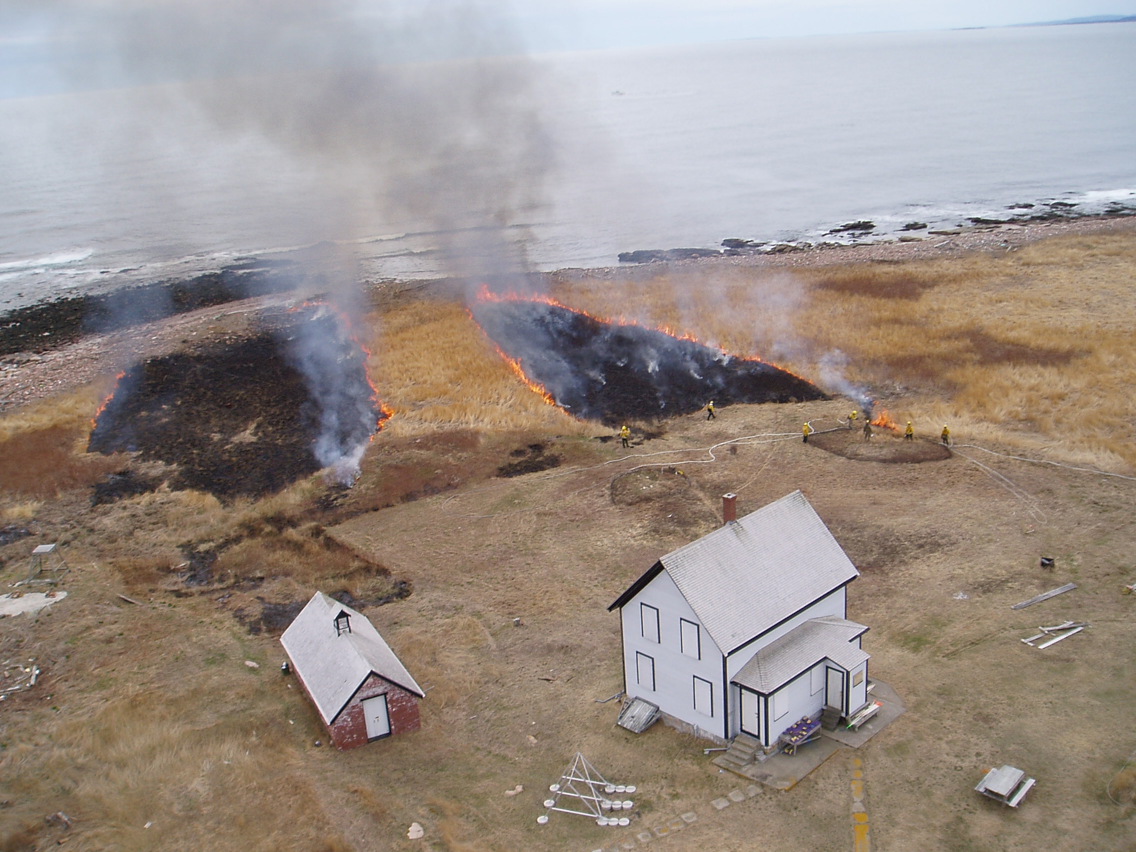 Prescribed fire near homes on coast | FWS.gov