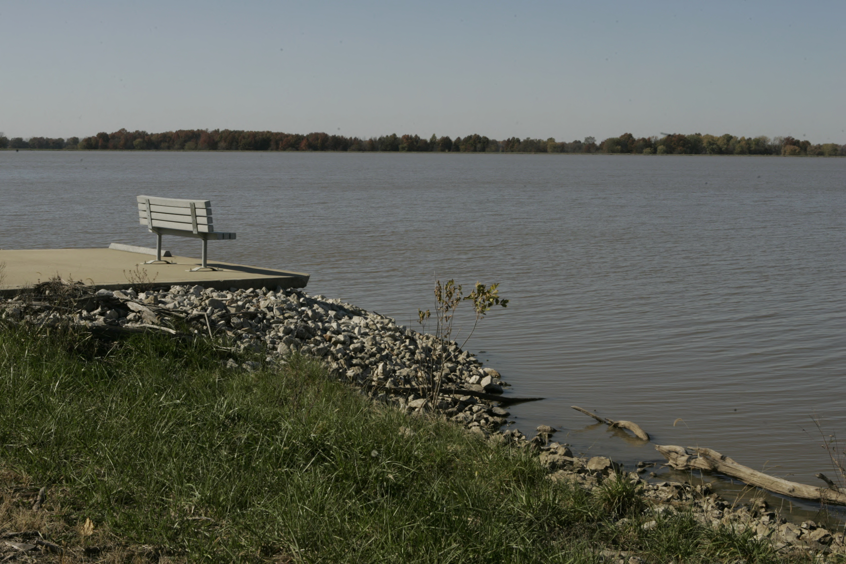 Bench set to overlook lake | FWS.gov