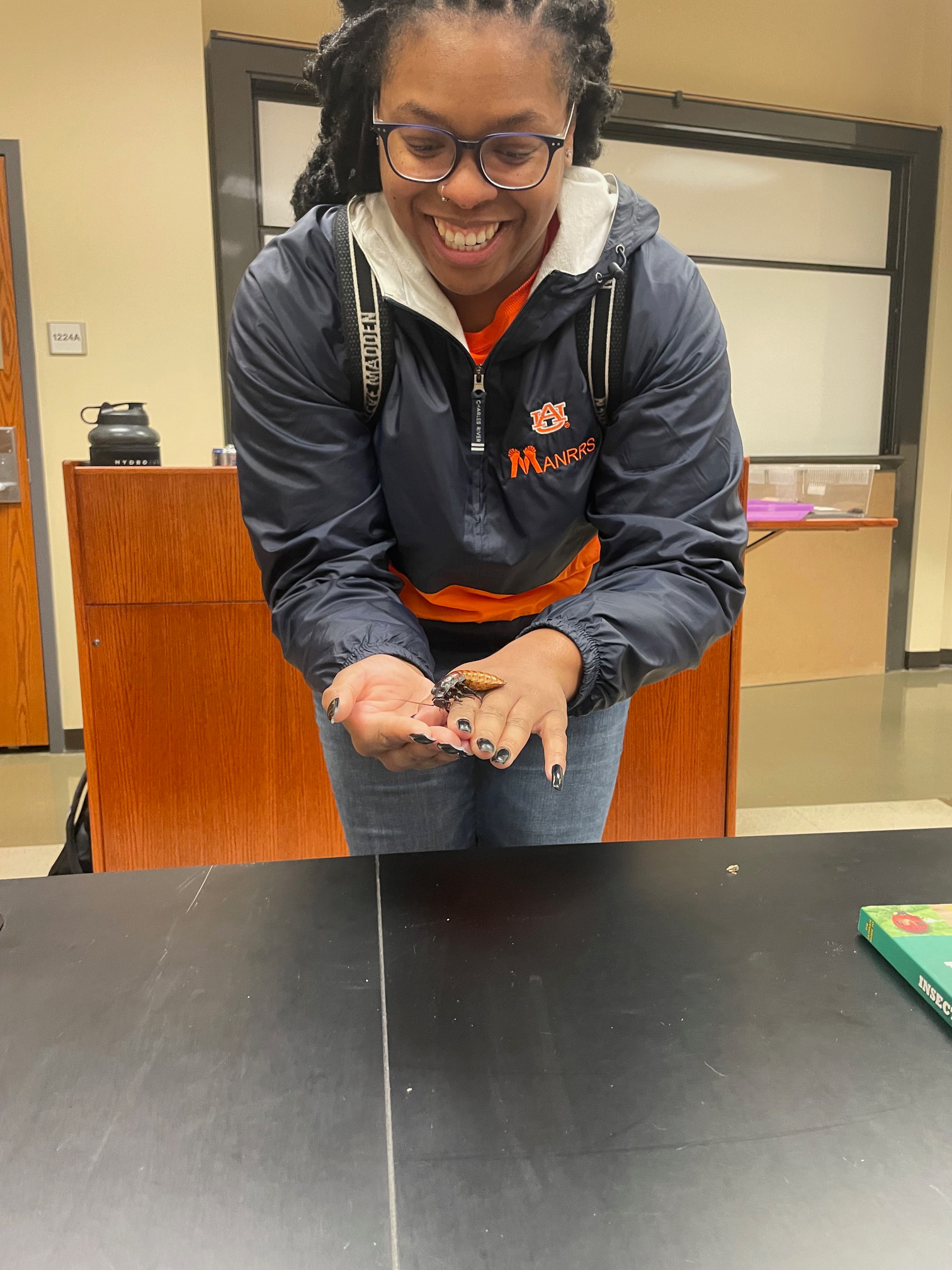 Sheniqua Glover explores entomology engaging MANRRS Juniors | FWS.gov