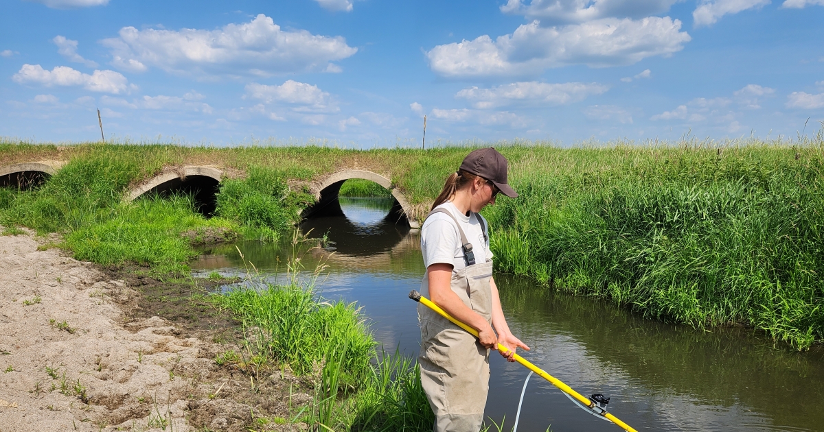What’s the best way to collect eDNA? | U.S. Fish & Wildlife Service